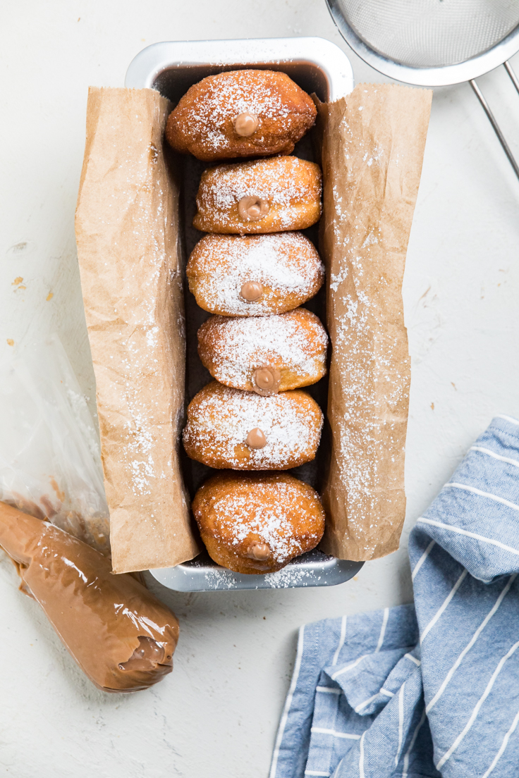 Donas Veganas Rellenas de Crema de Chocolate | Kathryn Coltrin